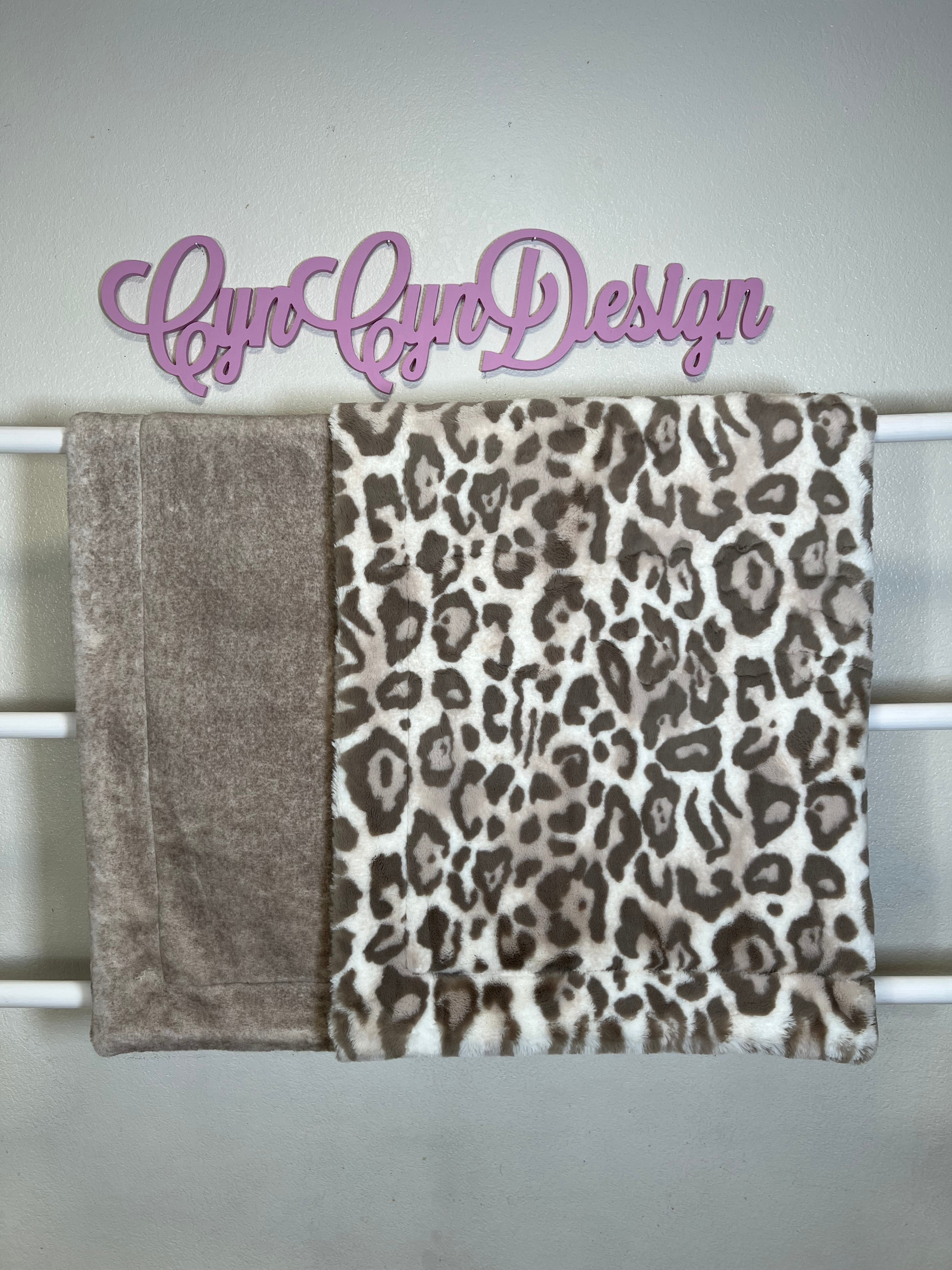 Coconut cream, jungle cat bunny on sand dollar glazed encore 60x50 ...